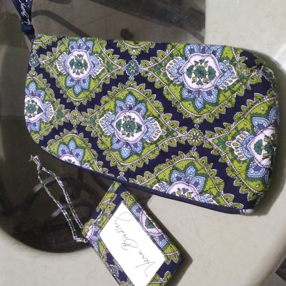 Vera Bradley | Bags | Nwot Vera Bradley Cambridge Travel Pouch And ...